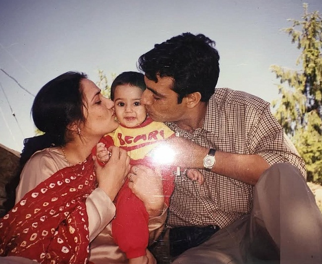 Sweetaj Brar (Singer) Biography, Age, Height, Boyfriend, Family, Facts ...